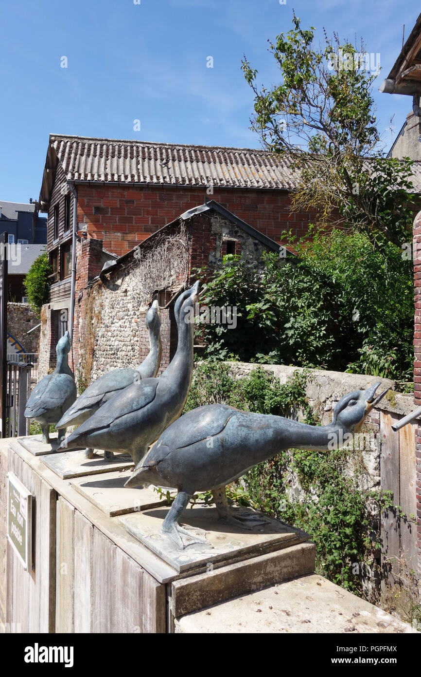 Geese sculptures hi-res stock photography and images - Alamy