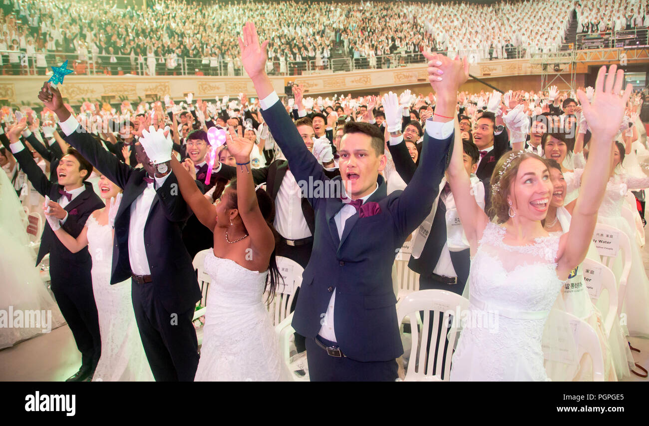 Seoul, South Korea. 27th Aug 2018. Mass wedding ceremony of the ...