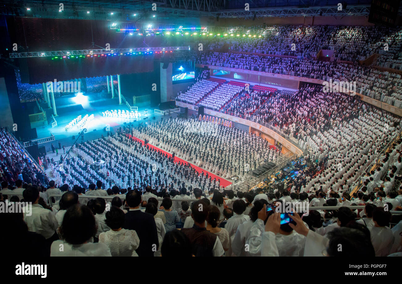 Seoul, South Korea. 27th Aug 2018. Mass wedding ceremony of the ...