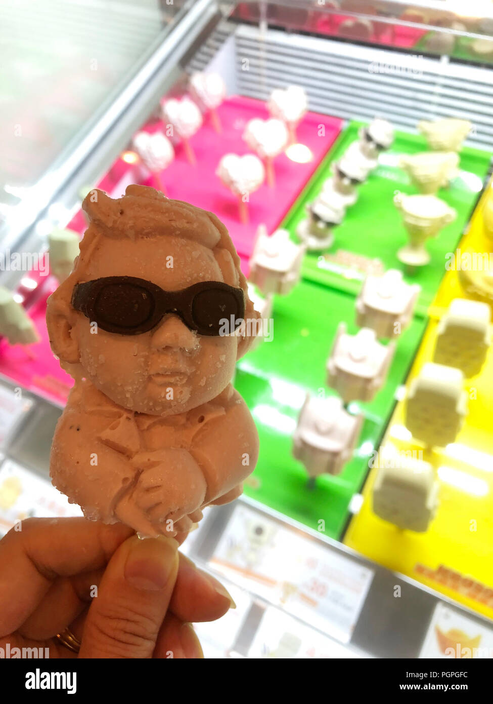 28th Aug, 2018. Kim Jong-un ice cream in China A clerk holds up a North ...