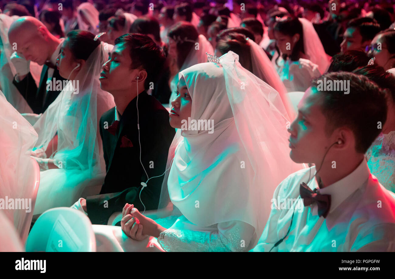 Mass wedding hi-res stock photography and images - Alamy