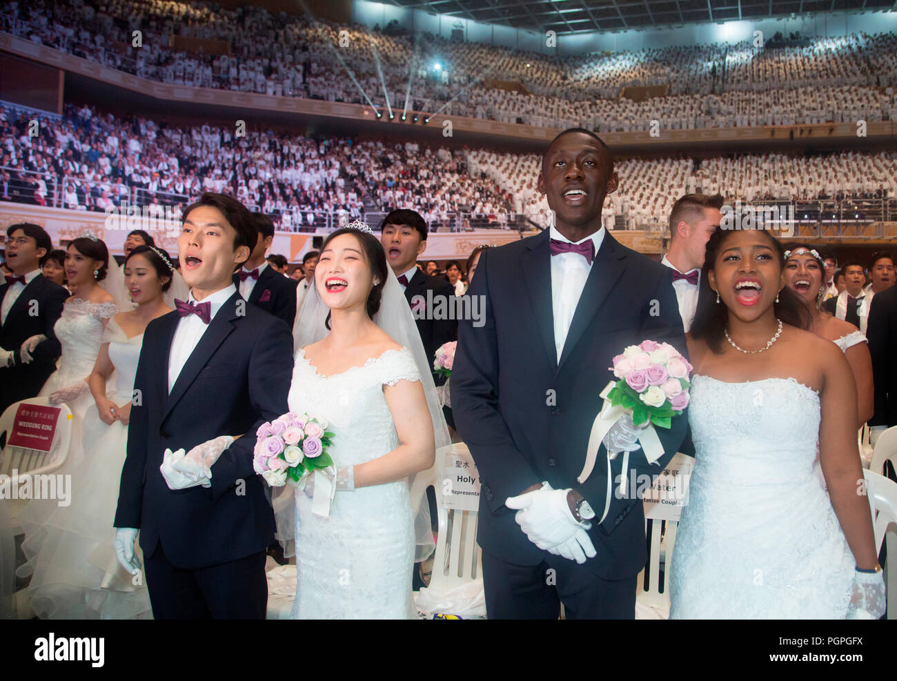 Mass wedding ceremony of the unification church hi-res stock ...