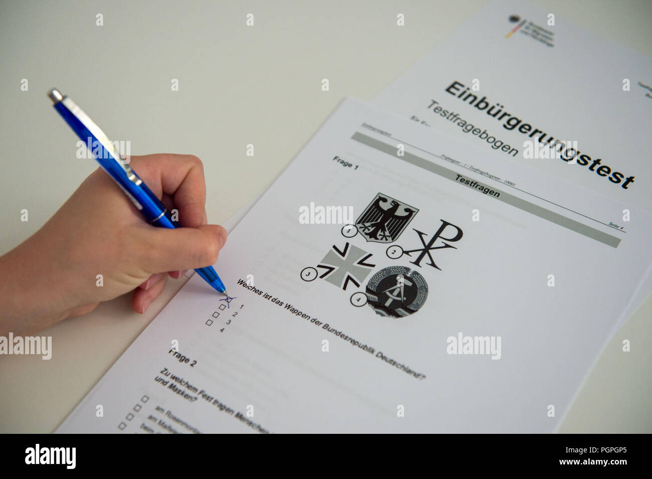 Munich, Germany. 22nd Aug, 2018. A test sheet of a naturalization test ...