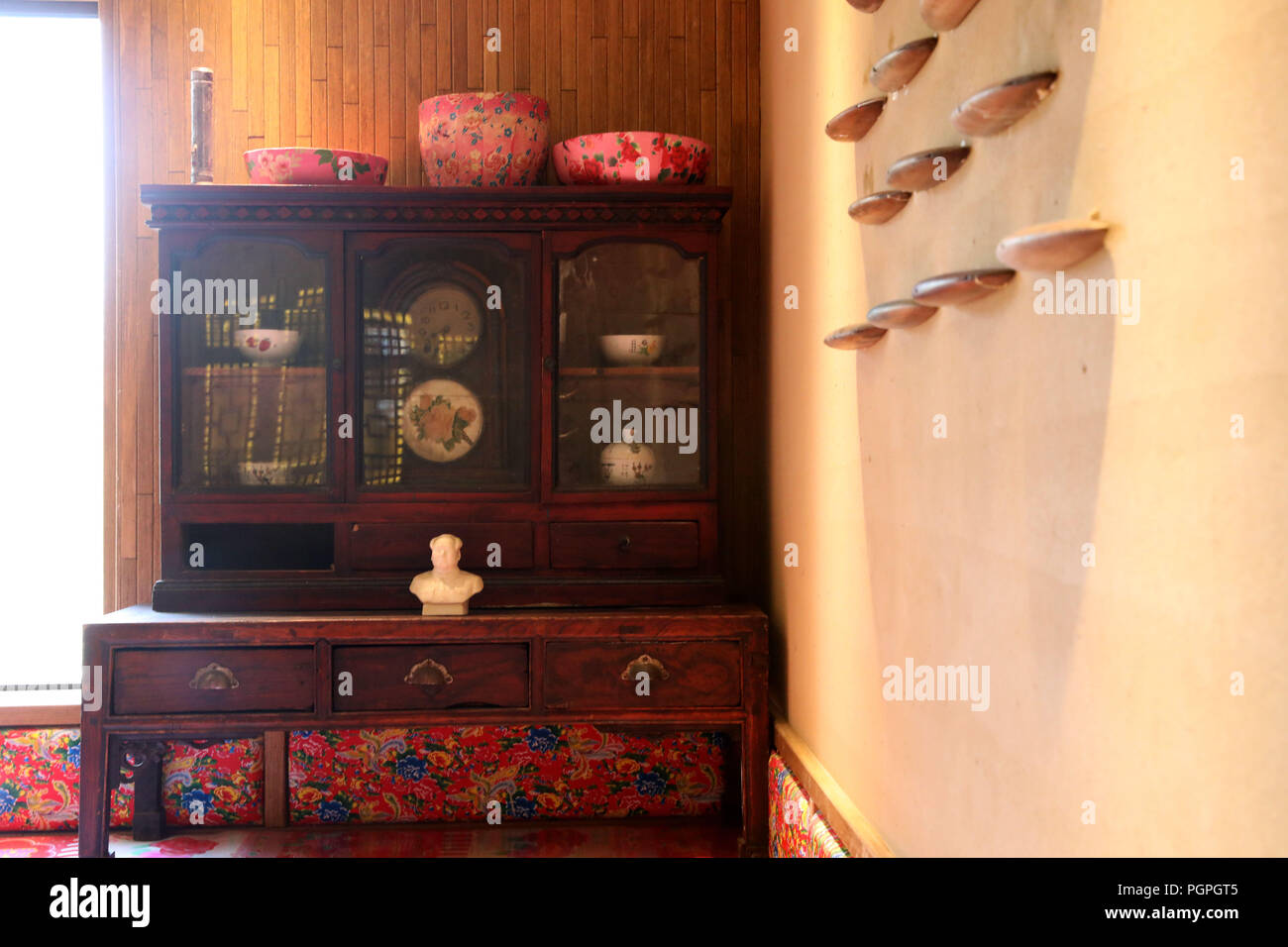 Rongchen hi-res stock photography and images - Alamy