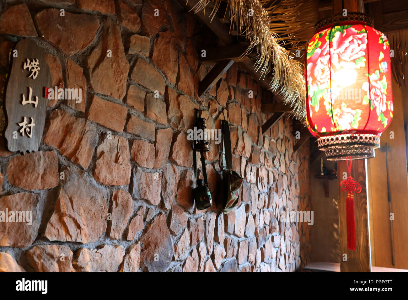 Rongchen, Rongchen, China. 28th Aug, 2018. Rongcheng, CHINA-A thatched ...