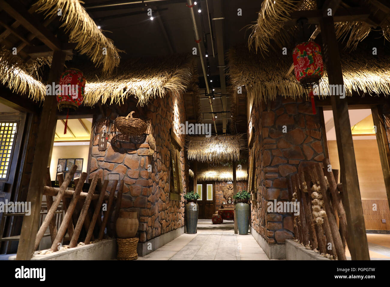 Rongchen, Rongchen, China. 28th Aug, 2018. Rongcheng, CHINA-A thatched ...