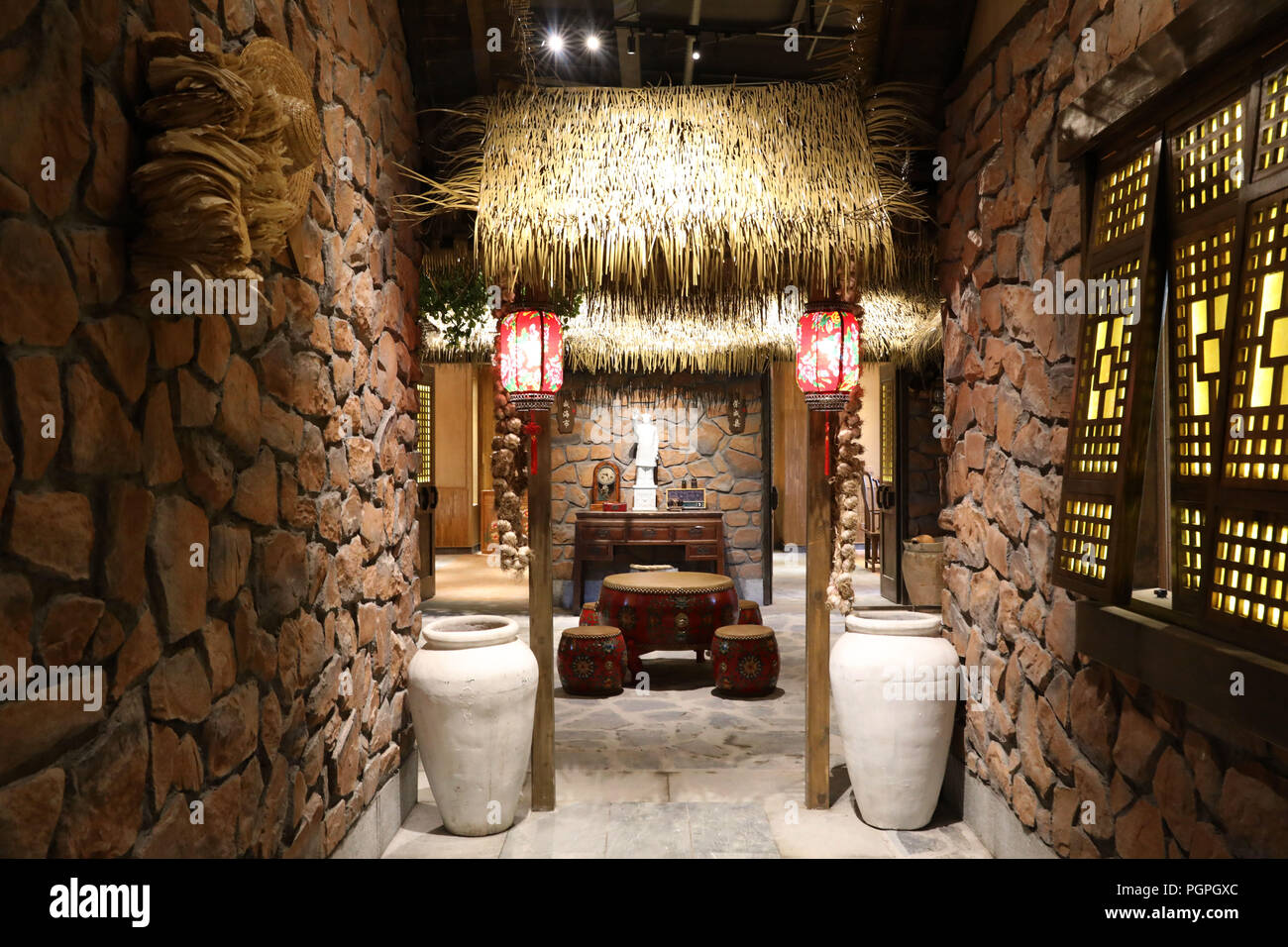 Rongchen, Rongchen, China. 28th Aug, 2018. Rongcheng, CHINA-A thatched ...
