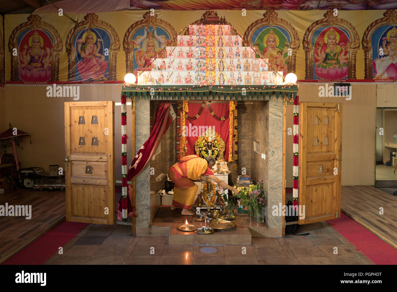 Germany, Berlin. 22nd Aug, 2018. An altar is decorated by a member of ...