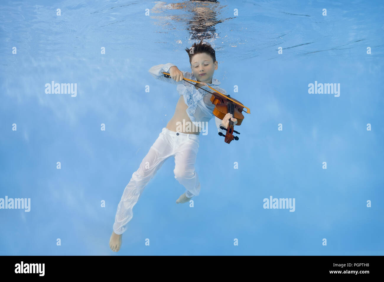Man ray violin hi-res stock photography and images - Alamy