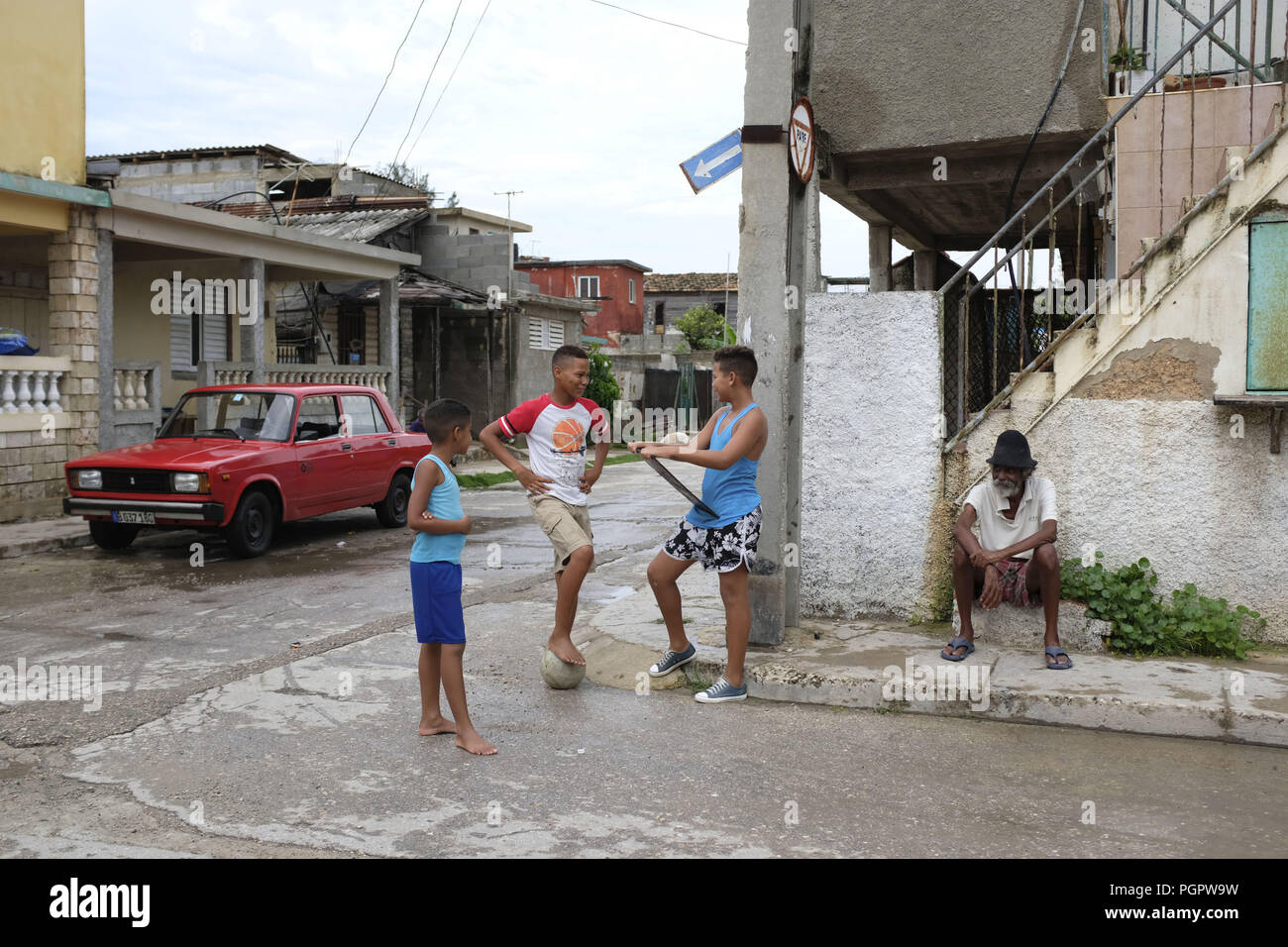 Kids without shoes hi-res stock photography and images - Alamy