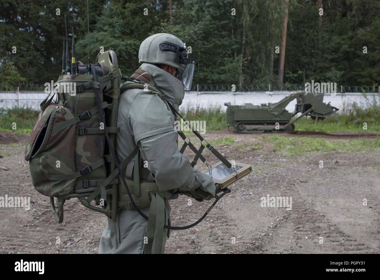 Russia. 28th Aug, 2018. 27 August 2018. Russian robotics demining ...