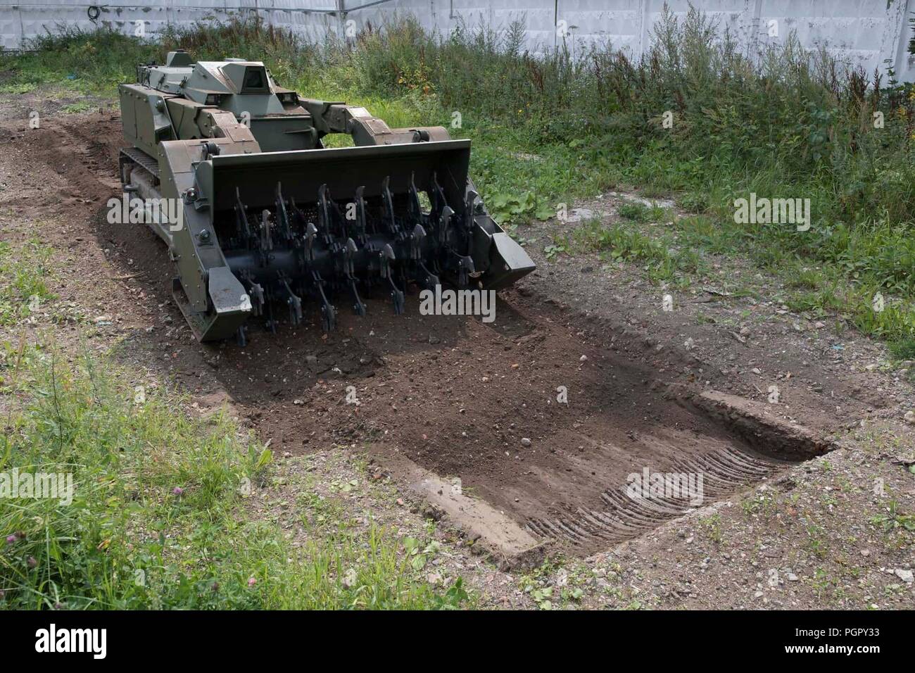 Russia. 28th Aug, 2018. 27 August 2018. Russian robotics demining ...