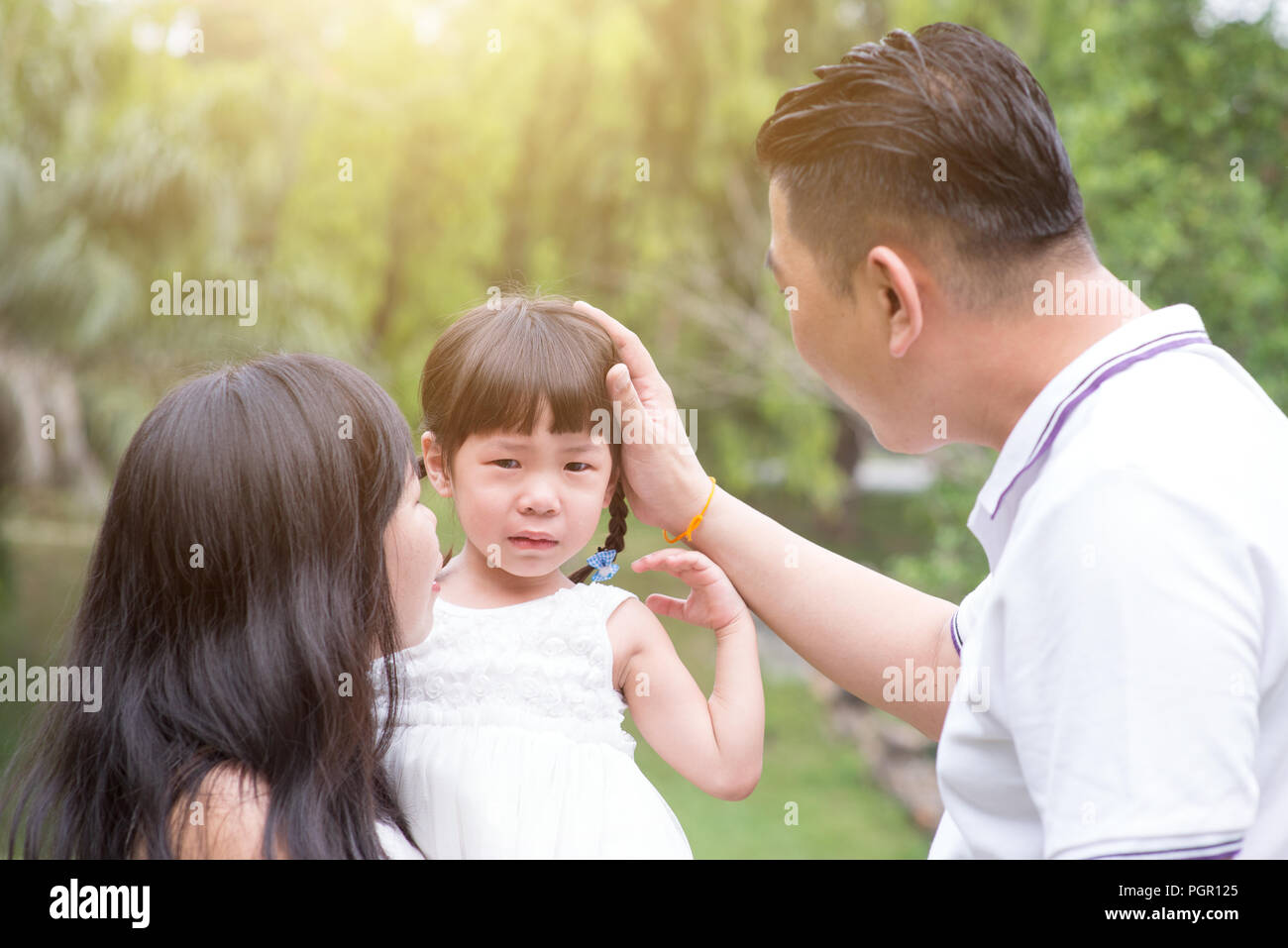 Father comforting crying child hi-res stock photography and images - Alamy