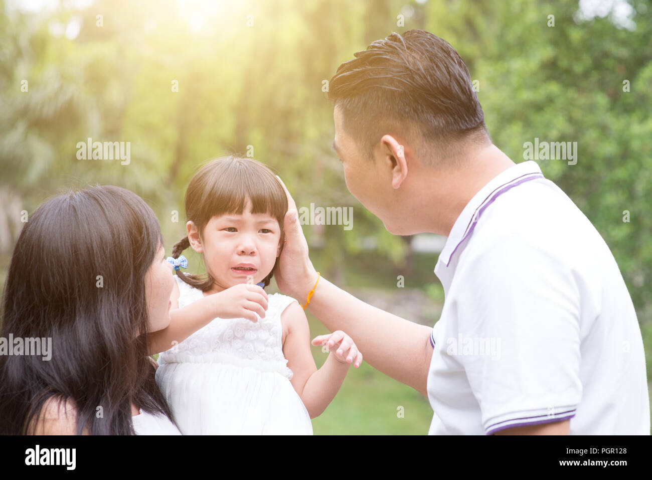 Father comforting crying child hi-res stock photography and images - Alamy
