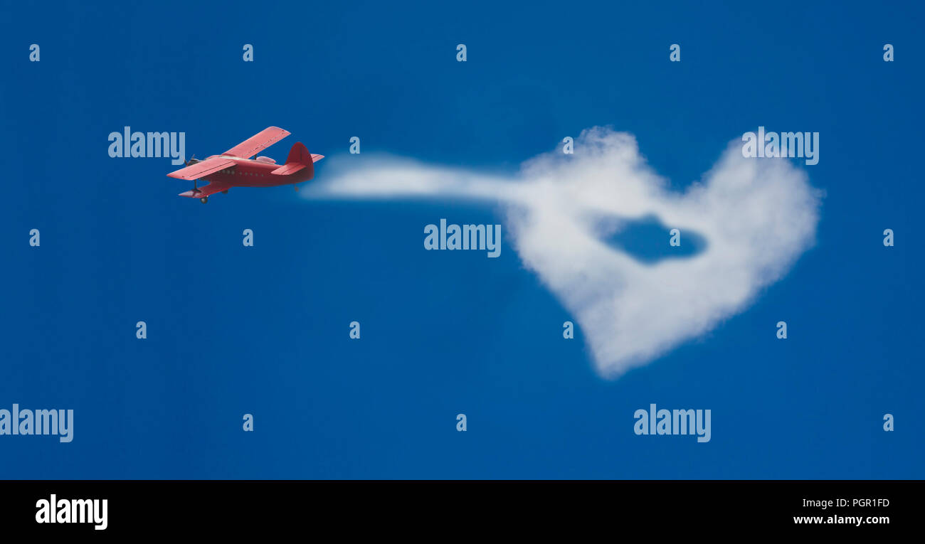 Airplane flying in heart shape hi-res stock photography and images - Alamy
