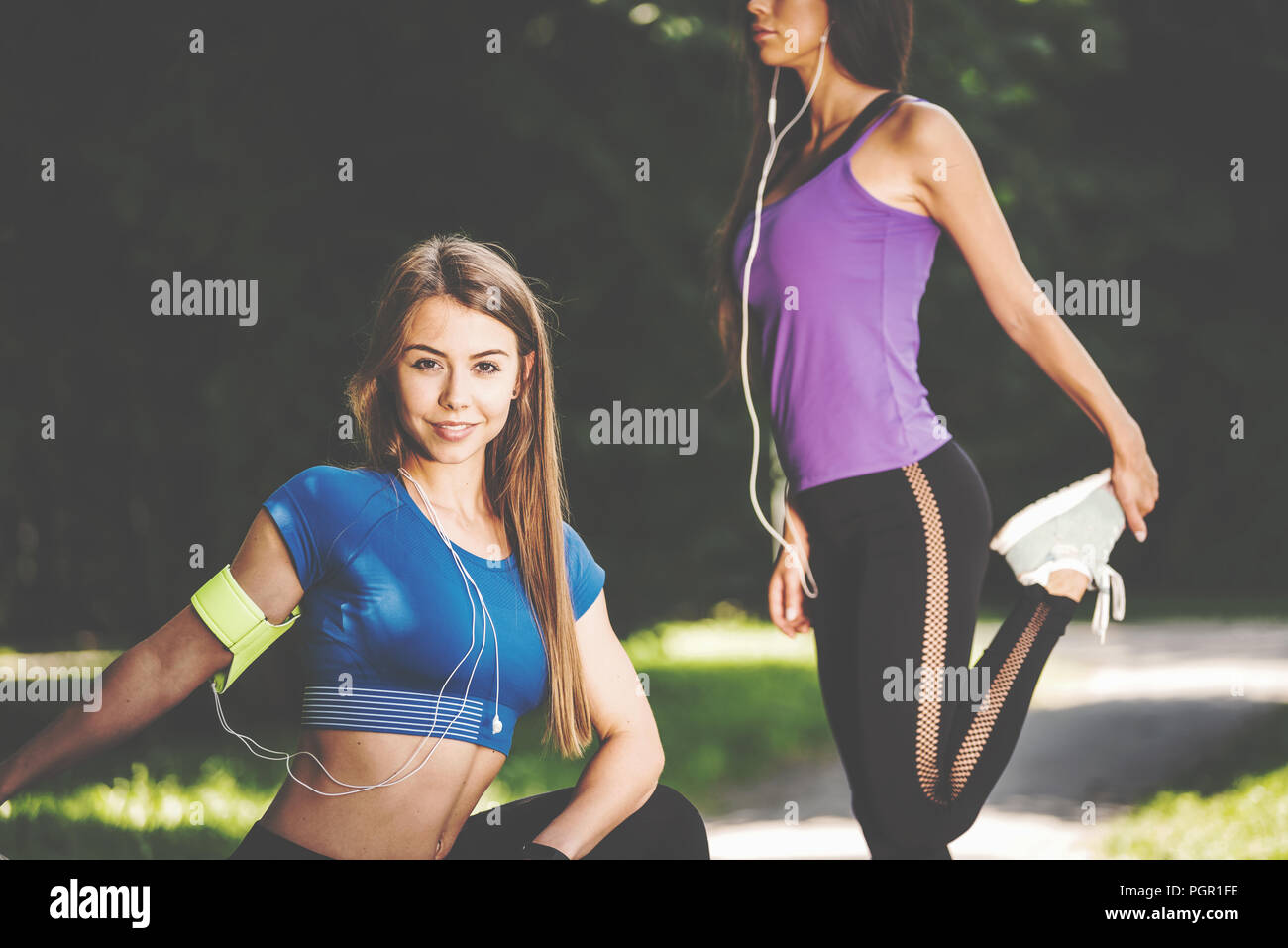 Fit girls hi-res stock photography and images - Alamy