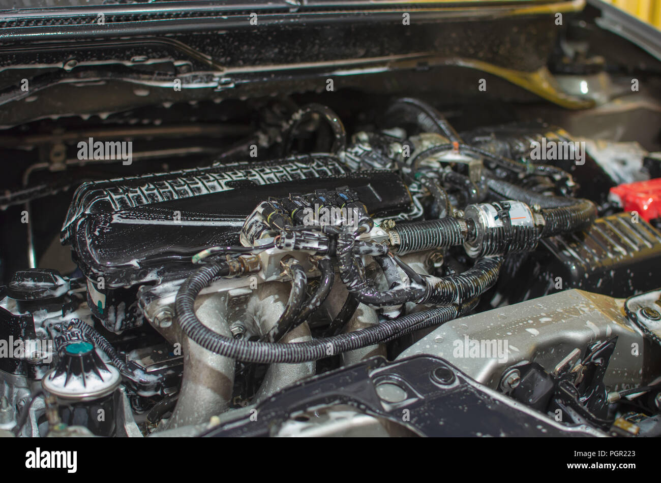 Wash the engine with foam Stock Photo - Alamy