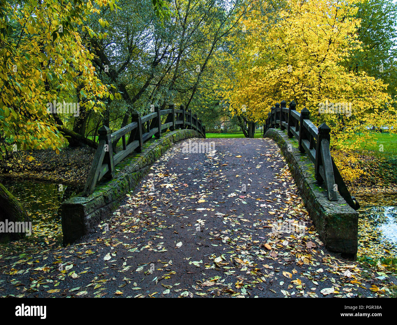 Stone bridge railing hi-res stock photography and images - Alamy