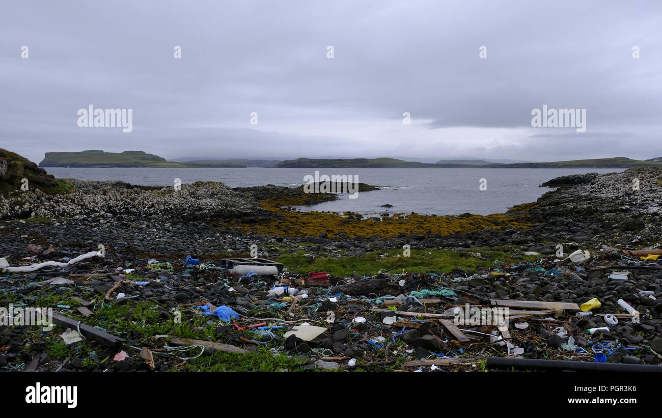 Shoreline and plastic pollution hi-res stock photography and images - Alamy