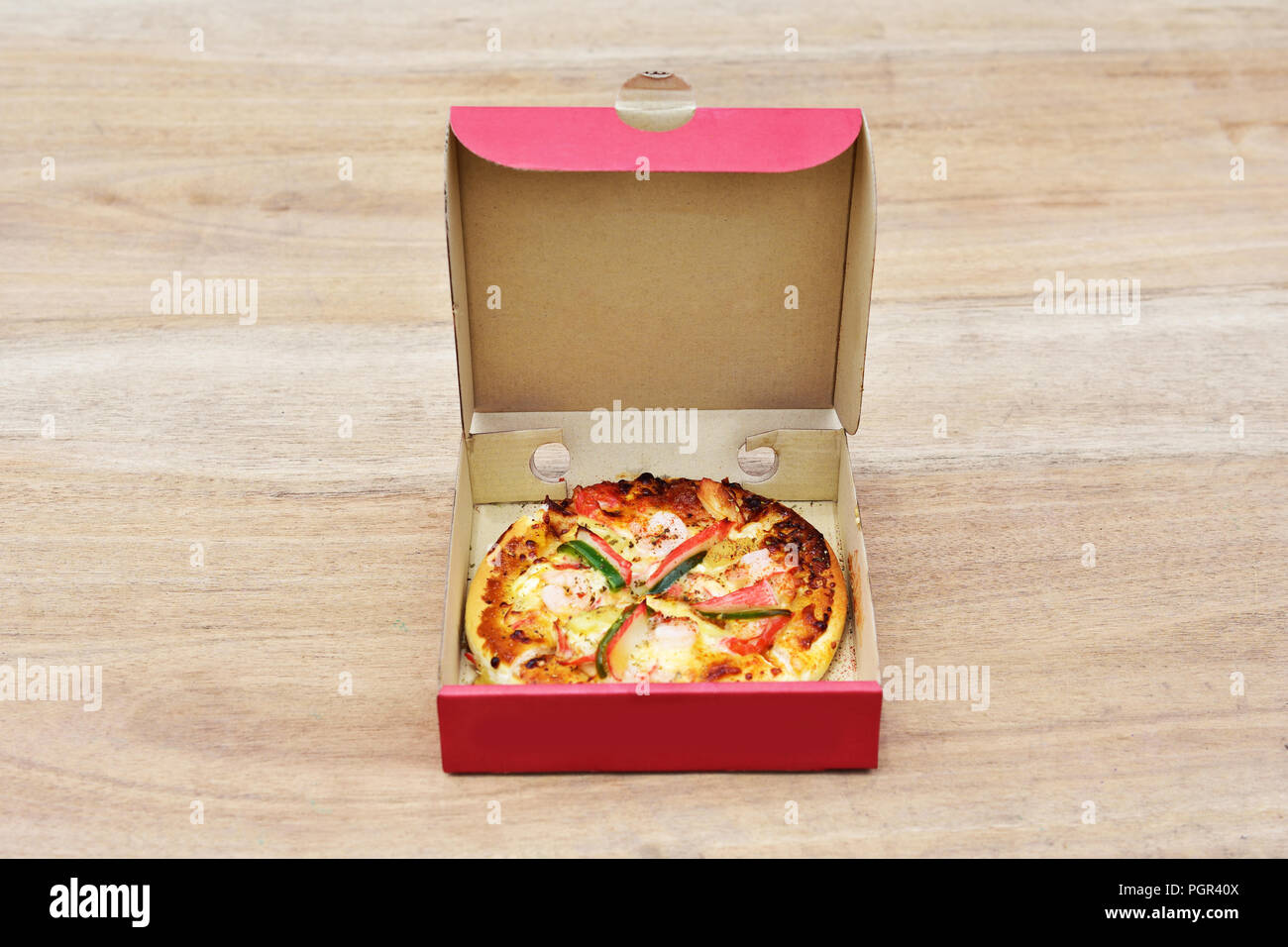 Pizza margarita in box hi-res stock photography and images - Alamy