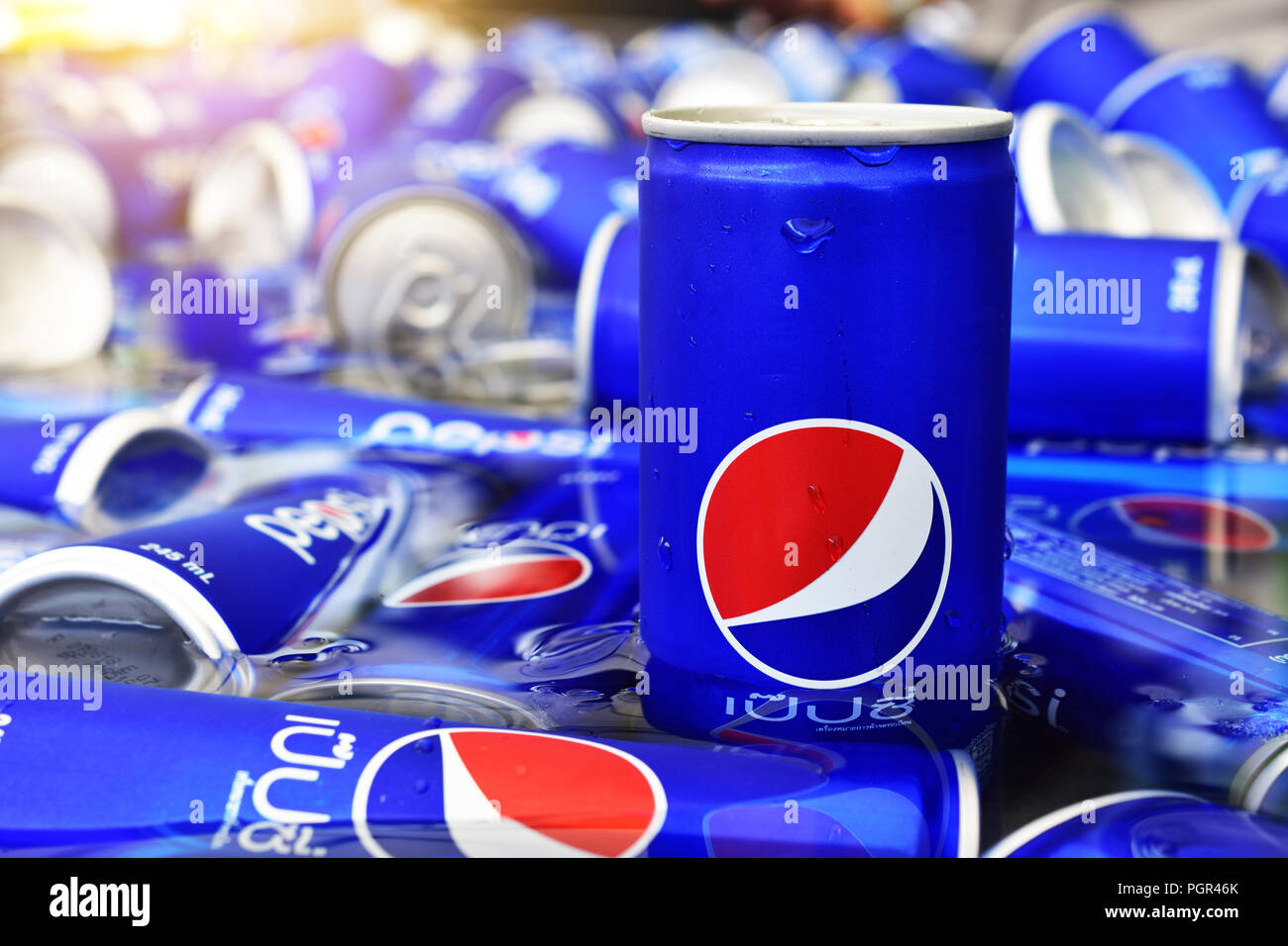 People drink pepsi hi-res stock photography and images - Alamy