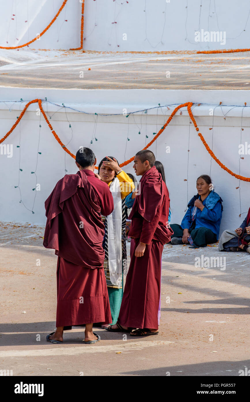Nepal people talk hi-res stock photography and images - Alamy