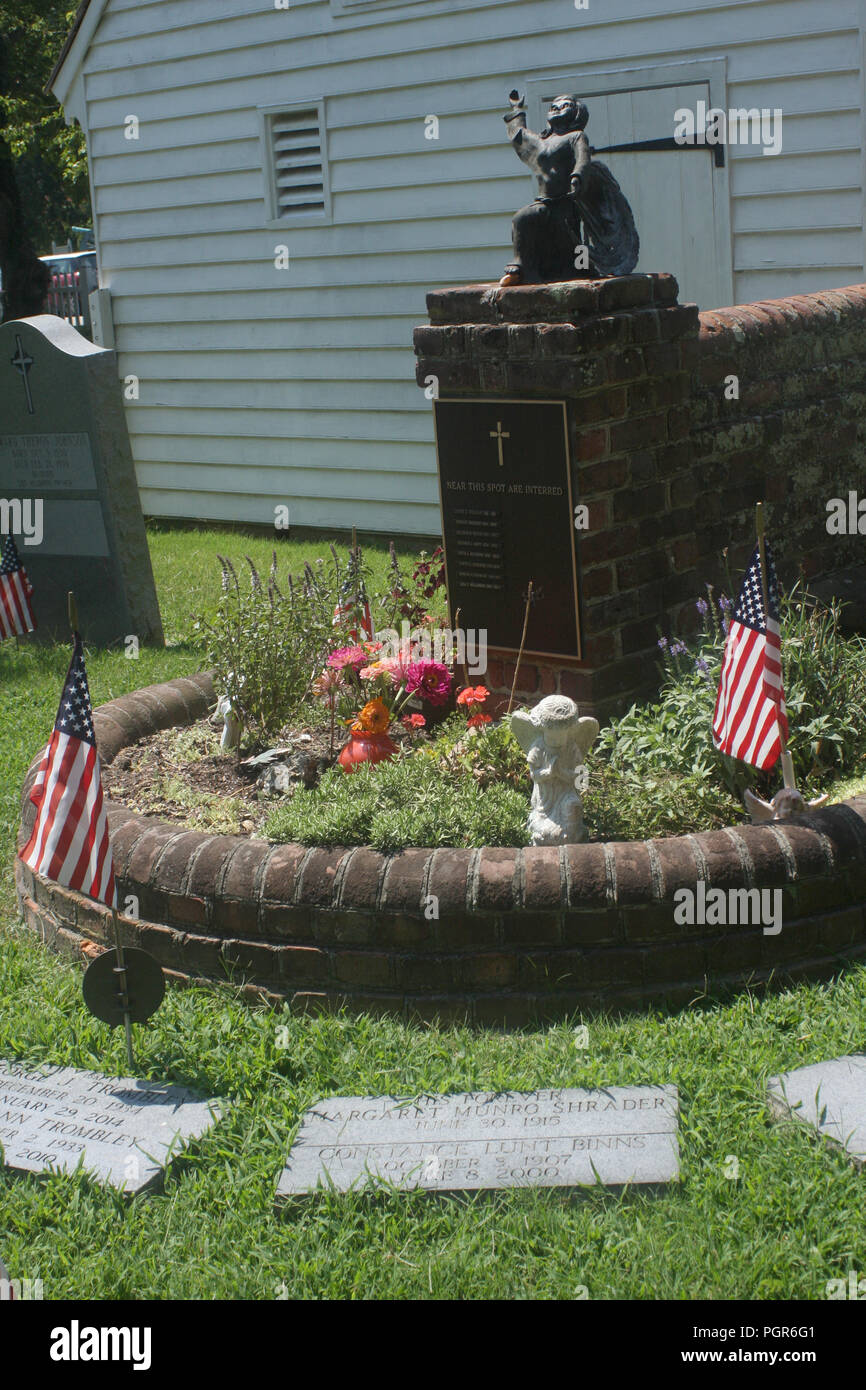 Tombstones colonial era hi-res stock photography and images - Alamy