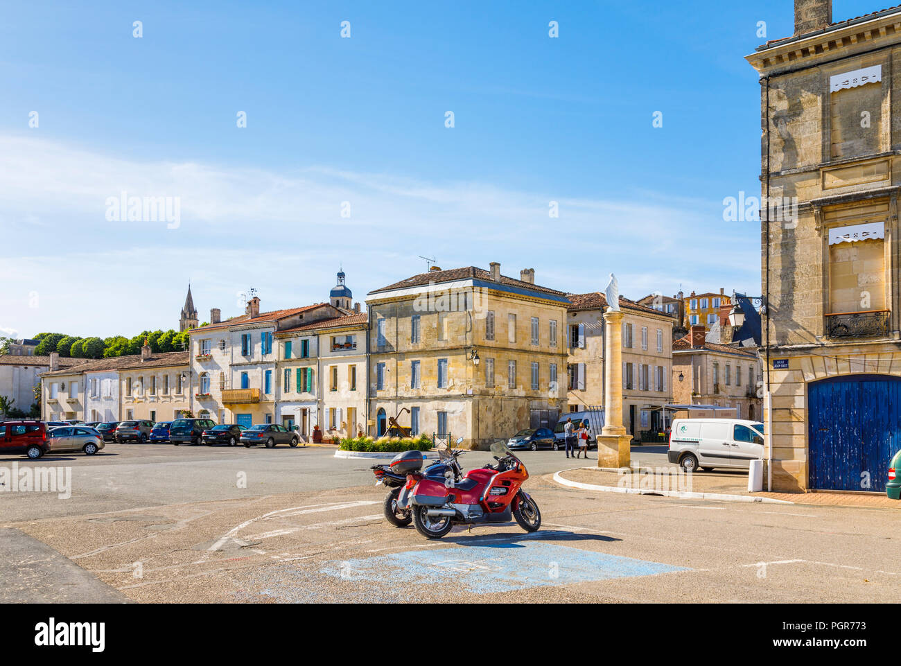 Bourg, also Bourg-sur-Gironde, village near the quayside, a commune in ...