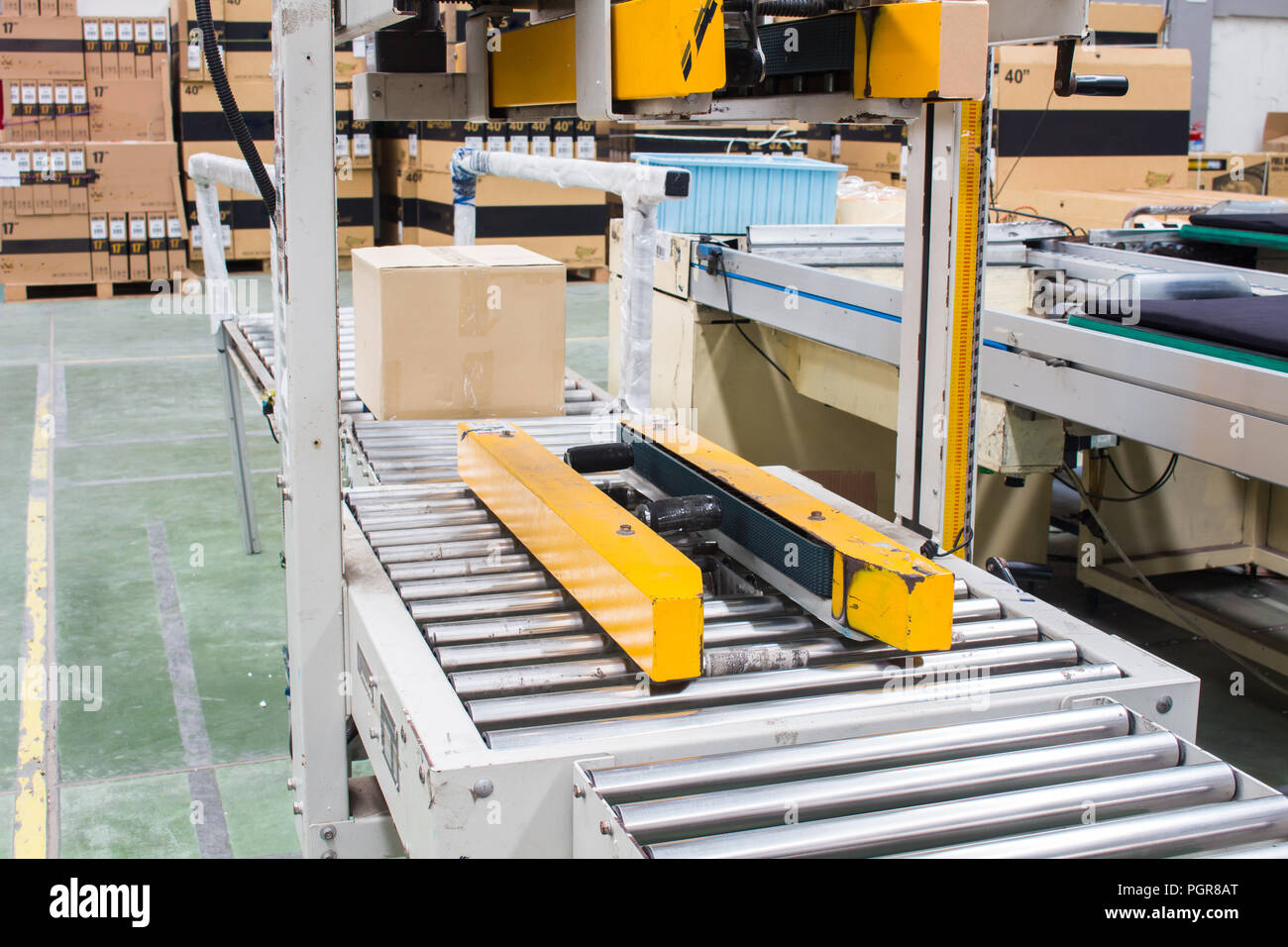 Plastic strapping hi-res stock photography and images - Alamy