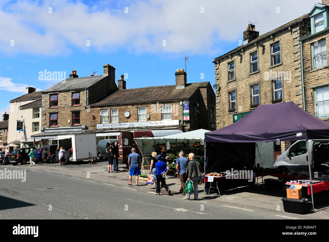Market day hawes market town hi-res stock photography and images - Alamy