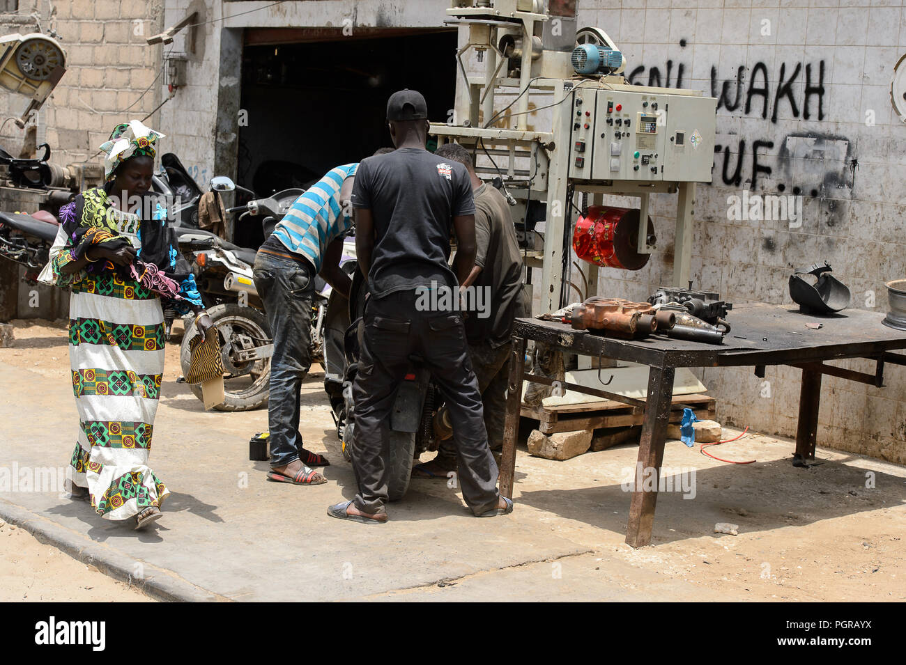 LAC ROSE reg., SENEGAL - APR 27, 2017: Unidentified Senegalese people ...