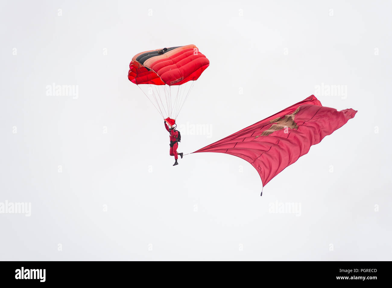 British army parachute regiment freefall team hi-res stock photography ...