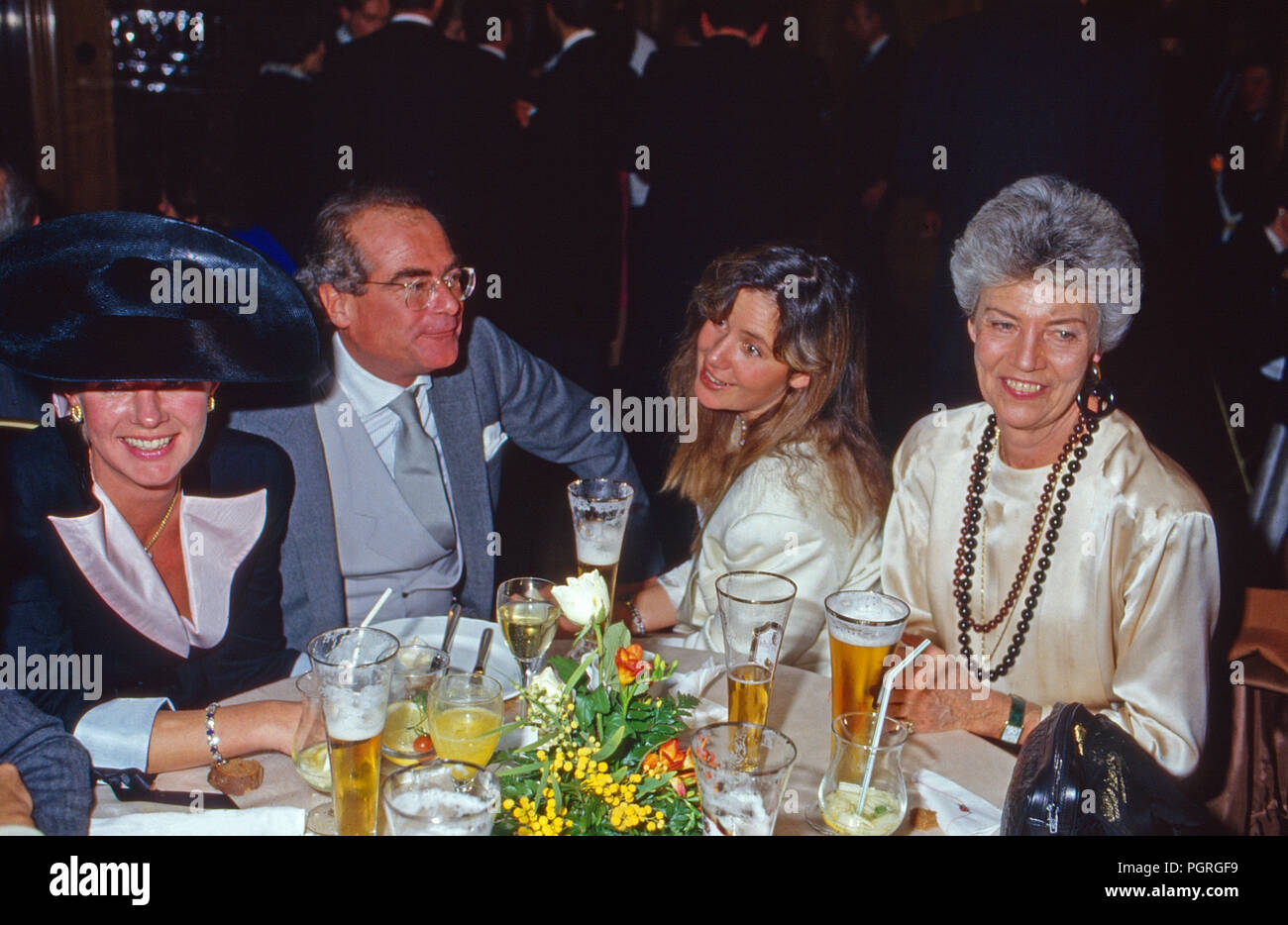Teresa Prinzessin zur Lippe Weißenfeld (rechts), die Mutter von Georg ...