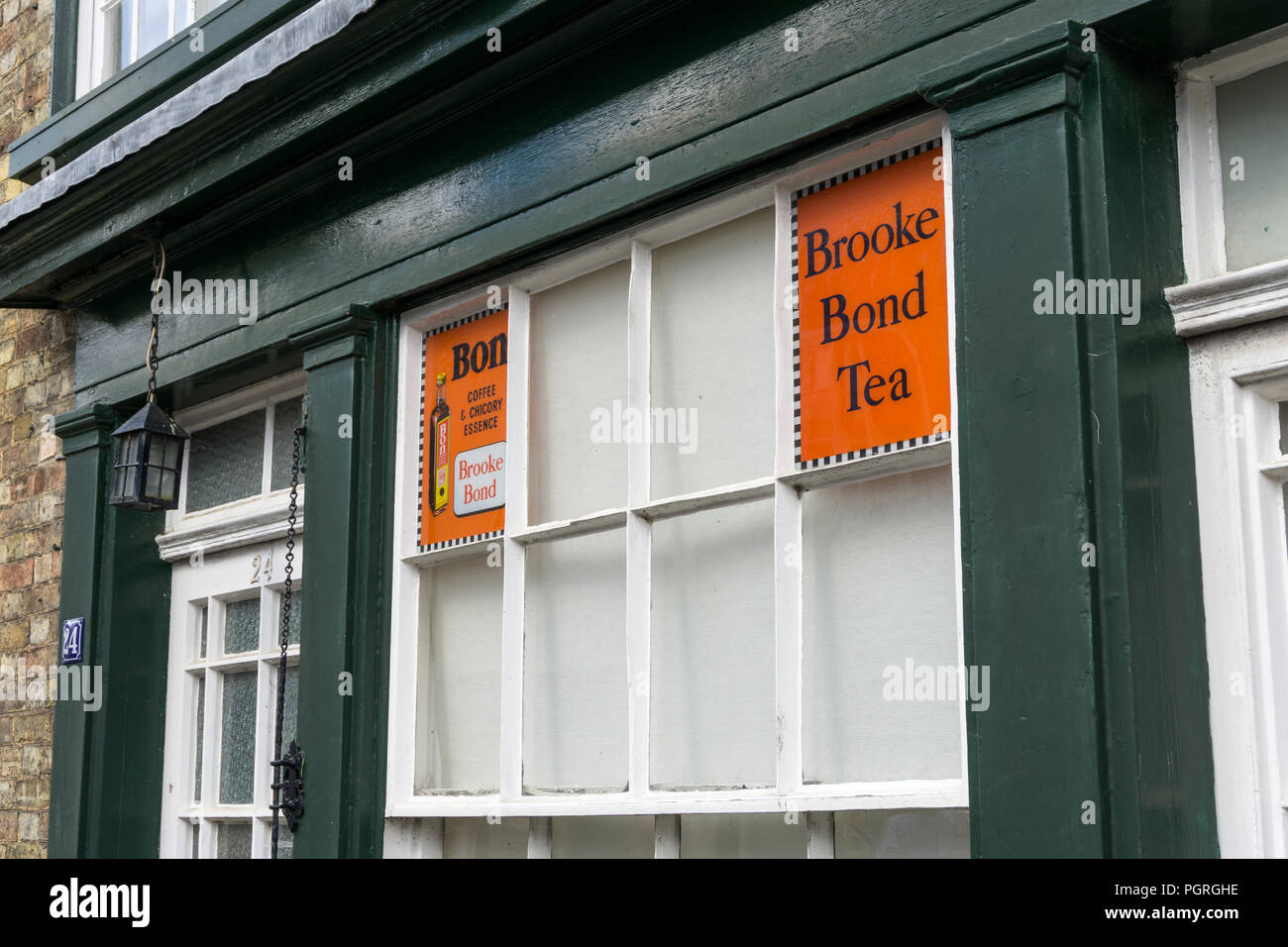 Old english shop front hi-res stock photography and images - Alamy
