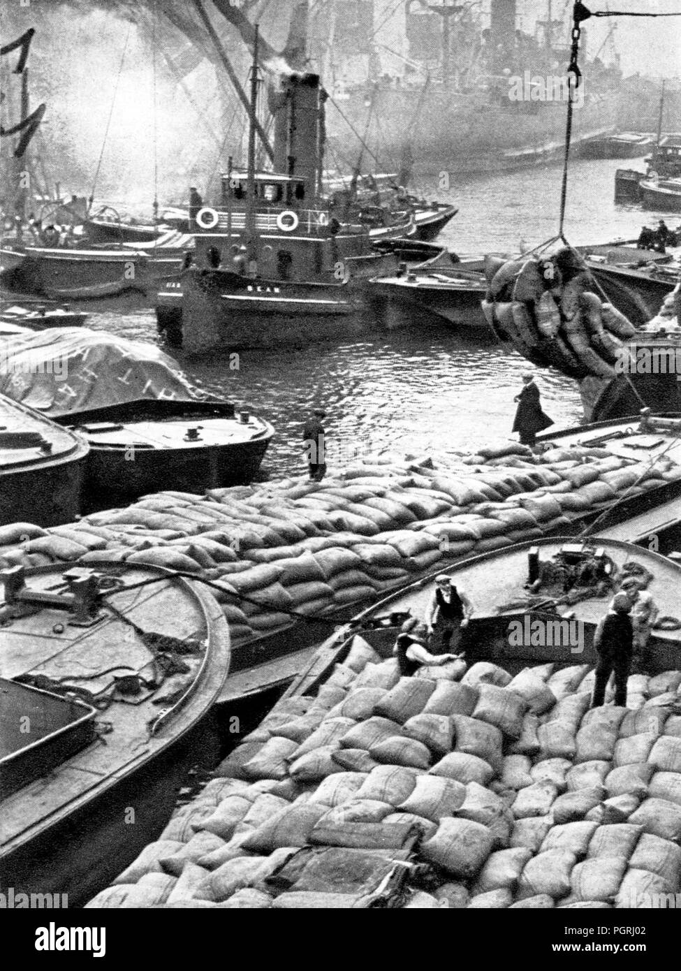 London docks, early 1900s Stock Photo - Alamy