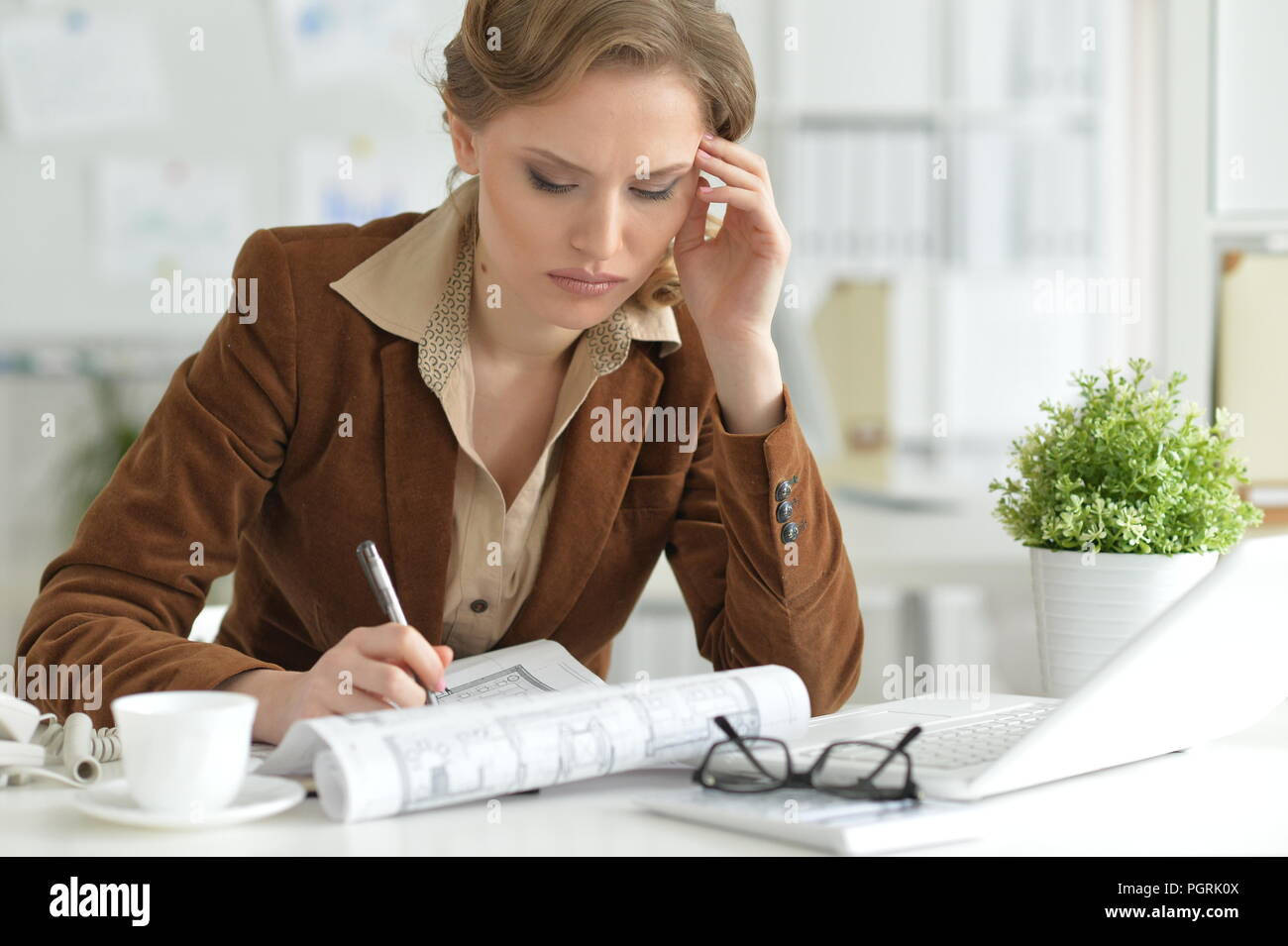 Formal architect hi-res stock photography and images - Alamy