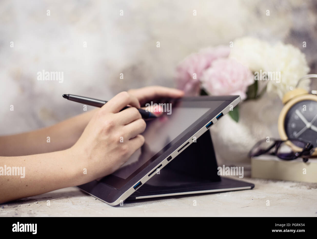 Close up drawing computer hi-res stock photography and images - Alamy