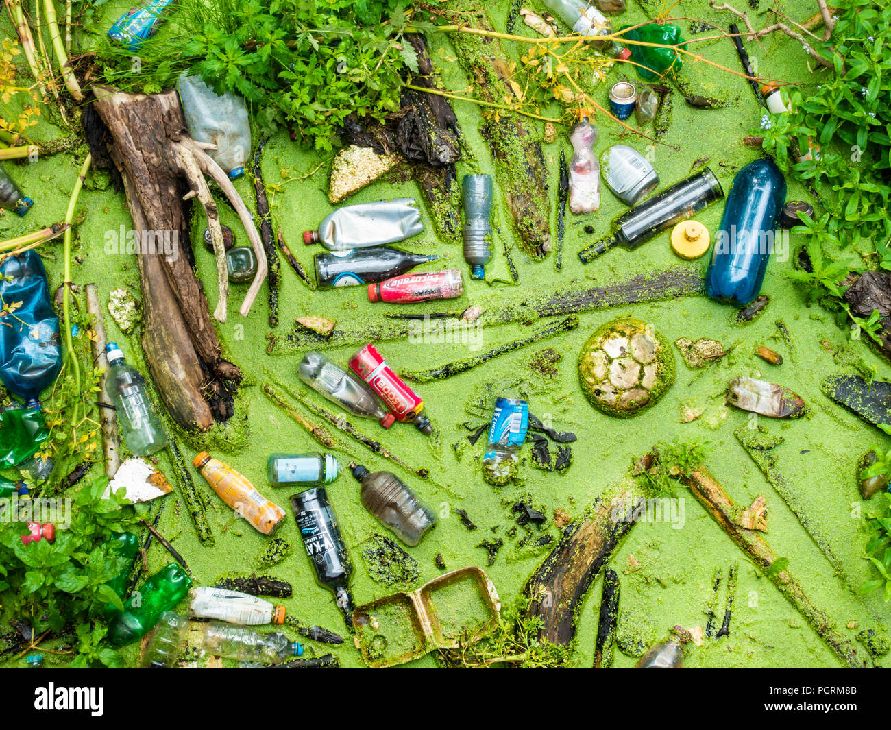 Plastic pollution bottles rubbish hi-res stock photography and images ...