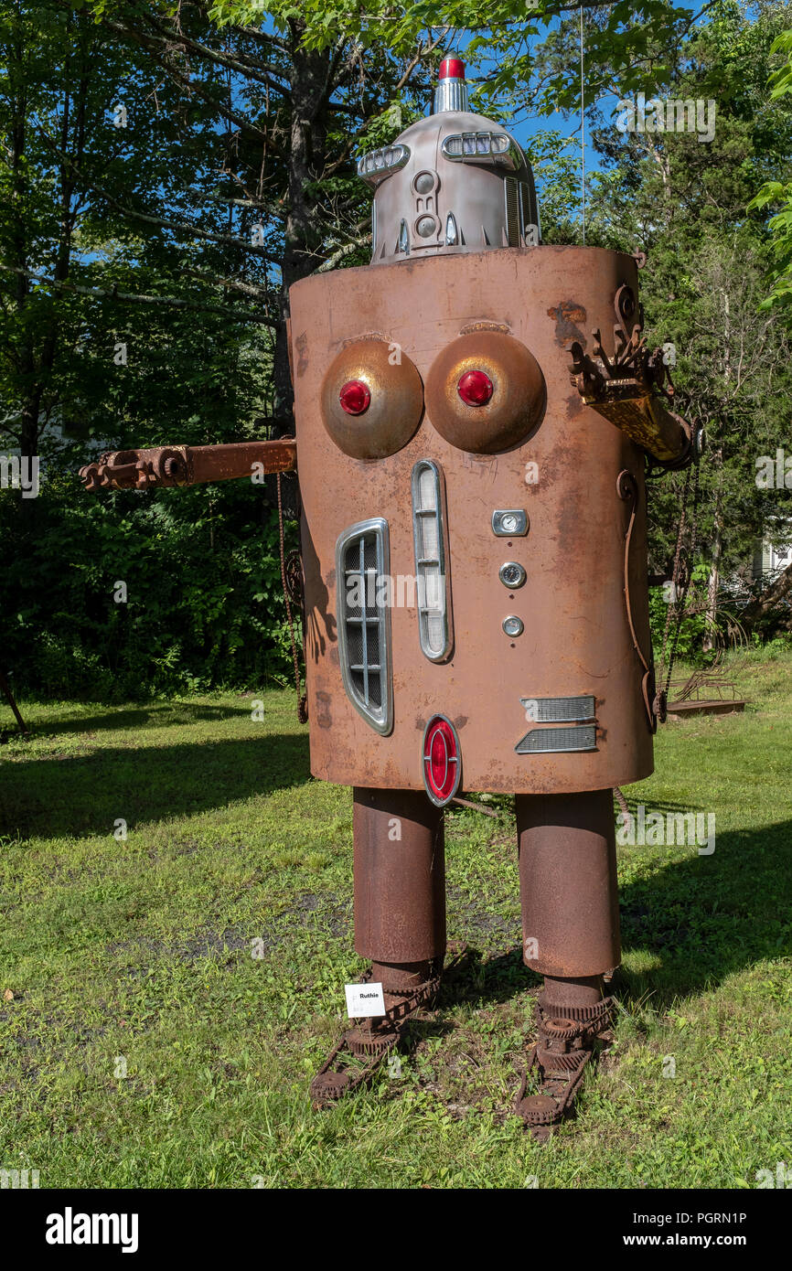 Metal robot sculpture hi-res stock photography and images - Alamy