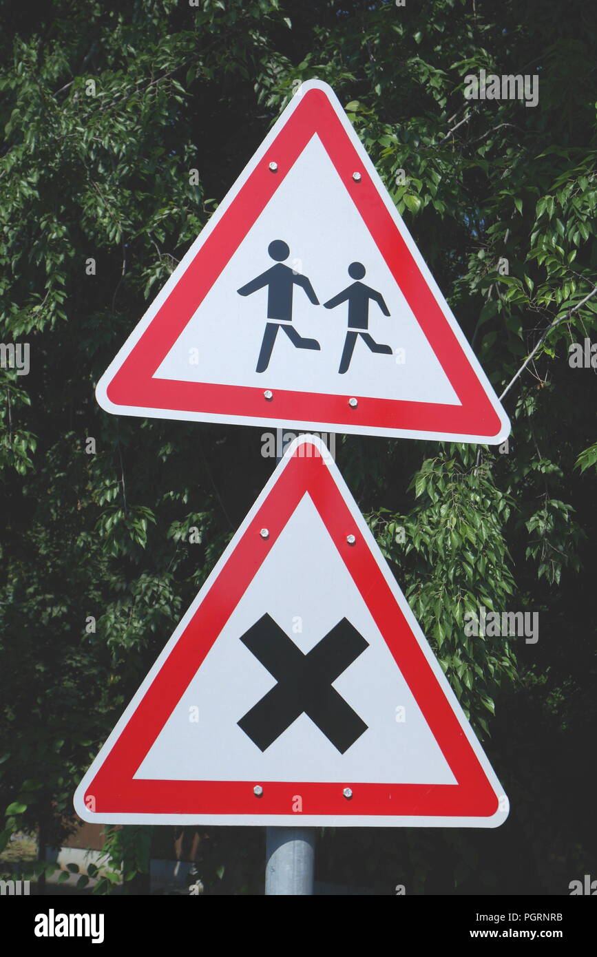 Red triangle signs hi-res stock photography and images - Alamy