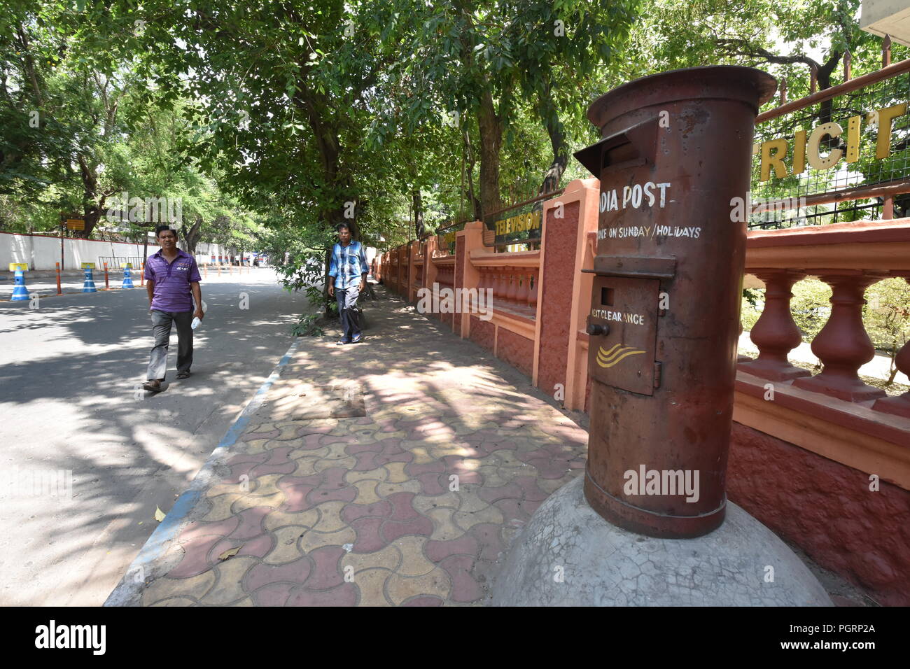 Postbox of the Gurusaday Dutta road, Kolkata, India Stock Photo - Alamy