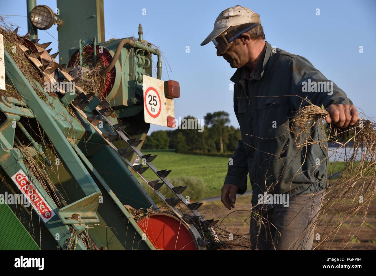 Linen processing machine hi-res stock photography and images - Alamy
