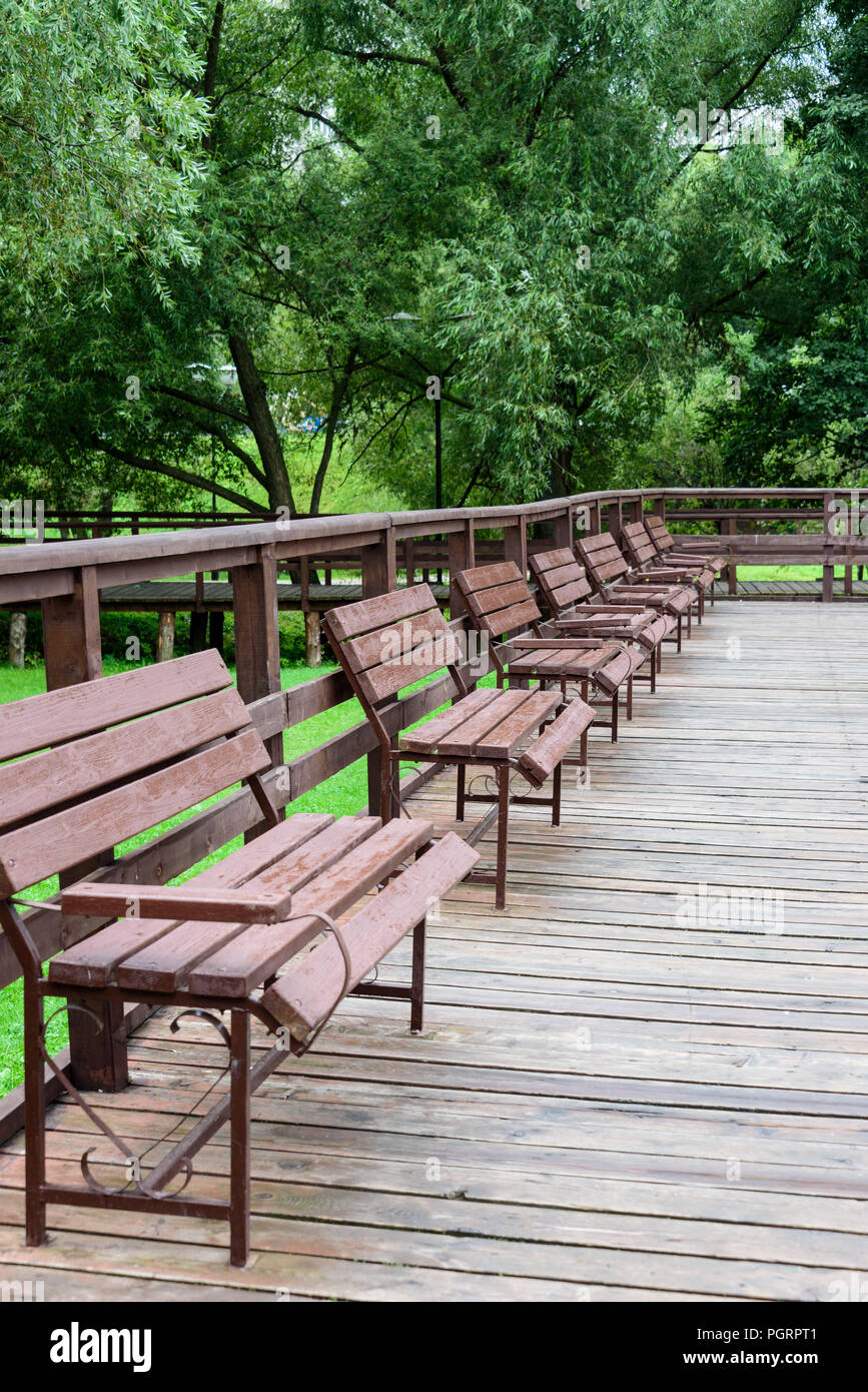 Wooden park benches background hi-res stock photography and images - Alamy