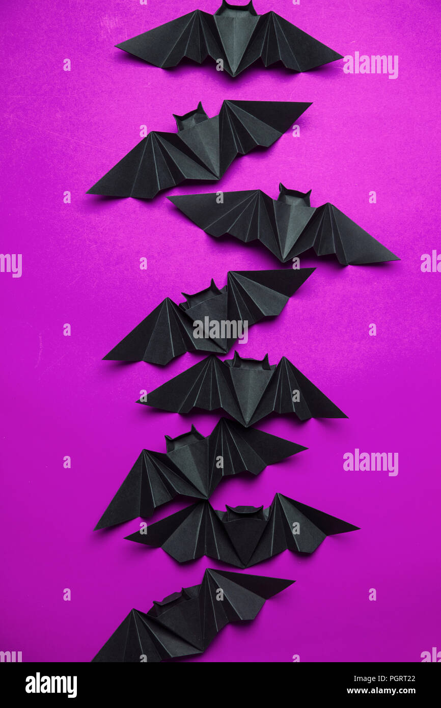 Halloween bats background. spooky creepy halloween Stock Photo - Alamy