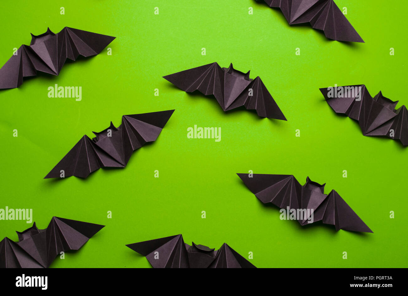 Halloween bats background. spooky creepy halloween Stock Photo - Alamy