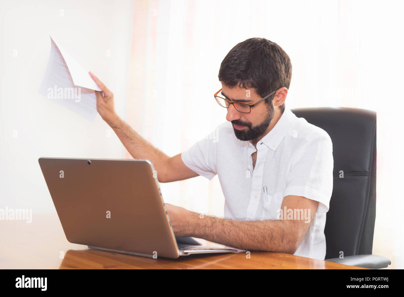 Angry office hi-res stock photography and images - Alamy