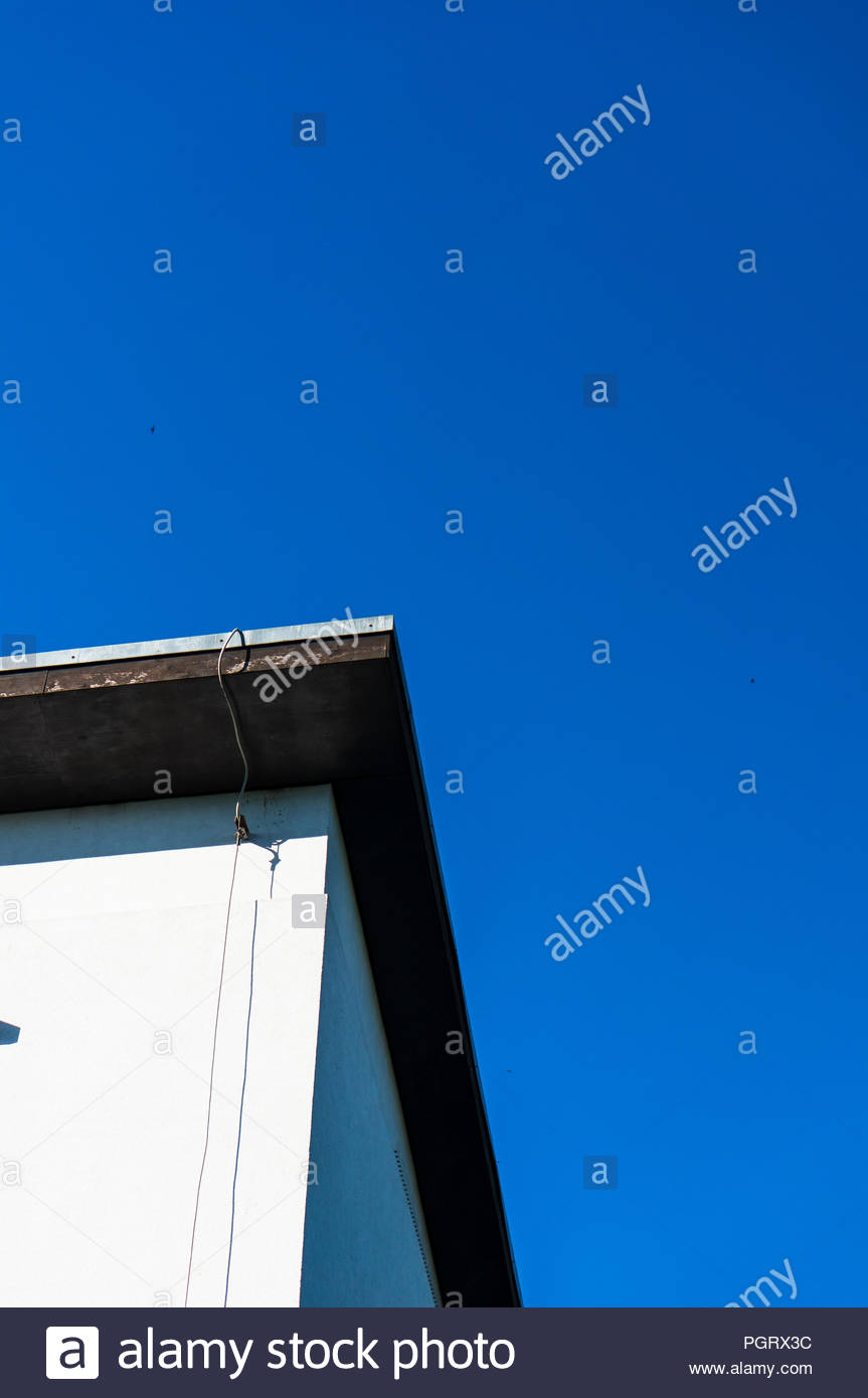 Building Roof Edge High Resolution Stock Photography and Images - Alamy