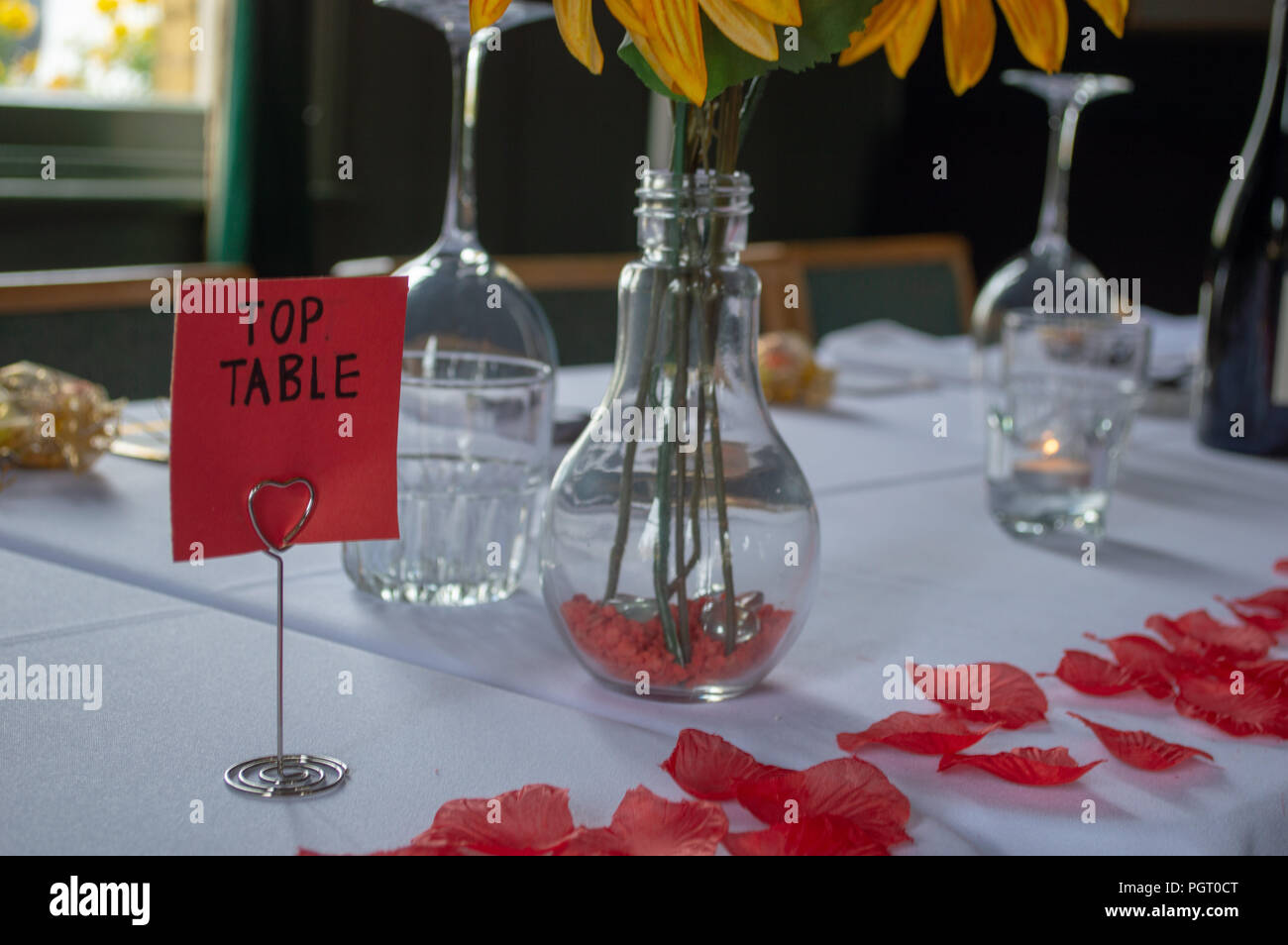 Top table hi-res stock photography and images - Alamy