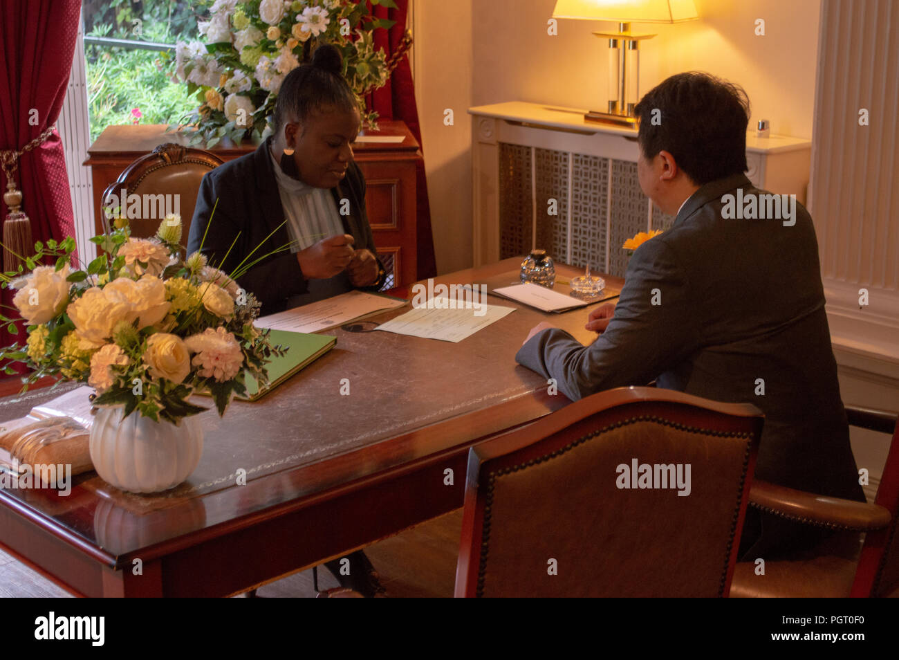 Register office wedding hi-res stock photography and images - Alamy