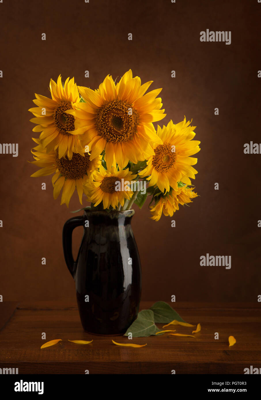 Still life with sunflowers hi-res stock photography and images - Alamy